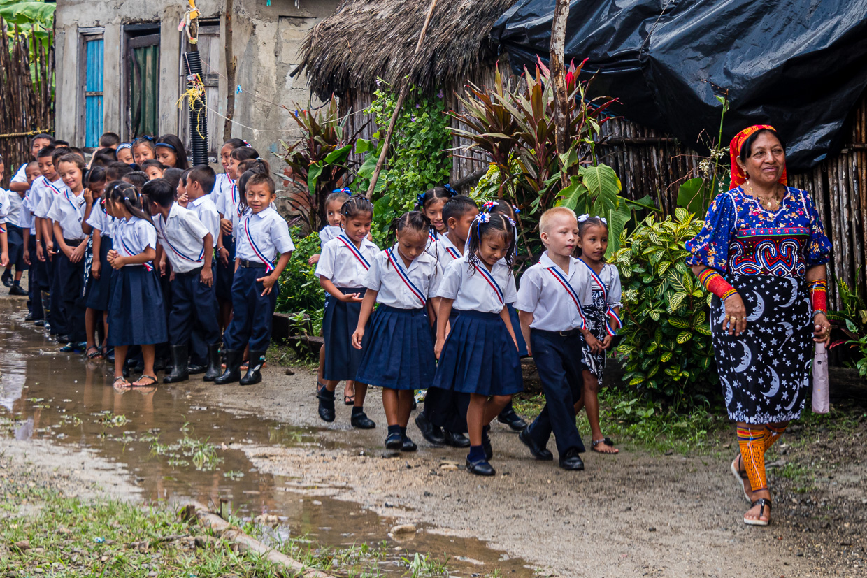 Sunday Evening: A Sail Through The San Blas – Lisa Dorenfest